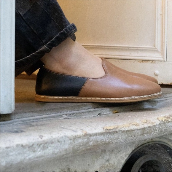Charix | Shoes | Charix Classic Slip On Shoe Camel Black Leather Womens ...